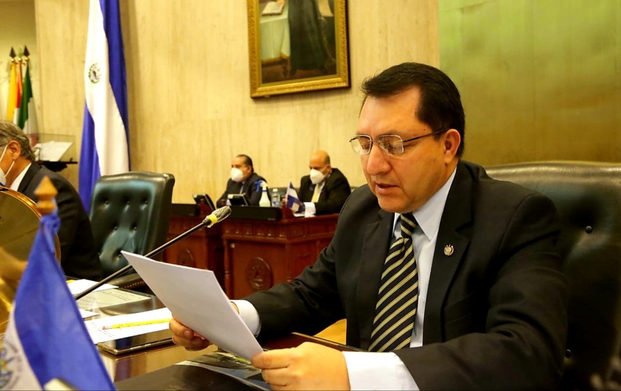 Mario Ponce se retracta sobre el costo del salón inconcluso de $400,000 ...