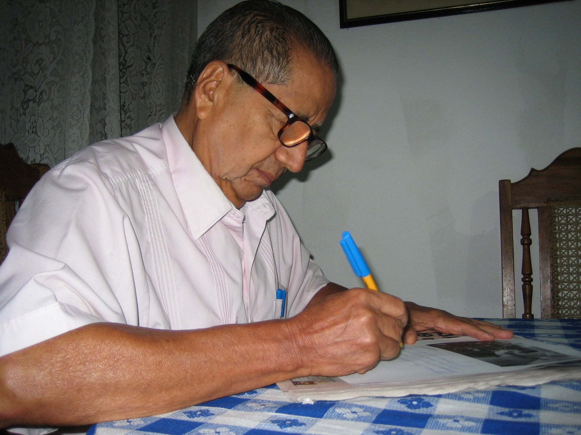 Fallece Tirso Canales, poeta y escritor de la «Generación Comprometida ...