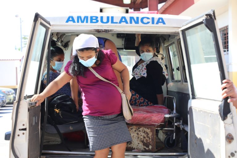 Futuras madres reciben atención previa al parto en El Salvador — Diario ...
