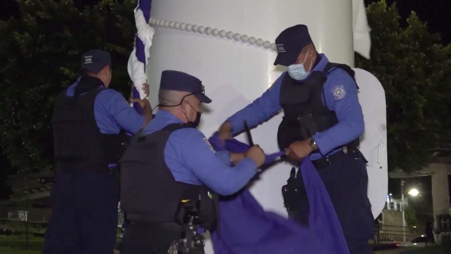 Retiran nuevamente la bandera de $300,000 en San Salvador — Diario El ...