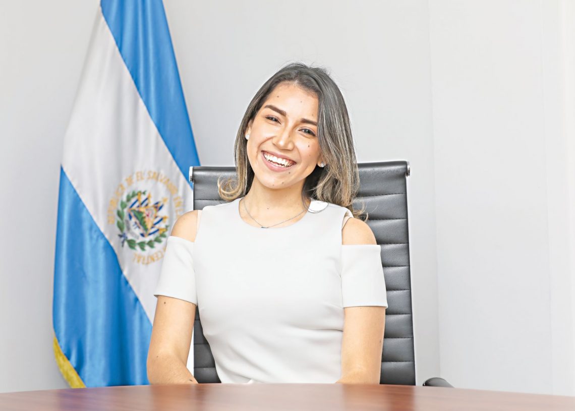 DANIA GONZÁLEZ – Diario El Salvador