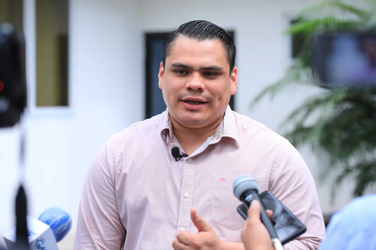 Caleb Navarro: «Los altos intereses que se aplican a los créditos ...