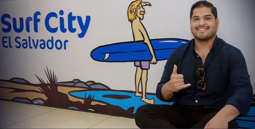 Armando Márquez, el artista que ilustró el interior del avión Surf City ...