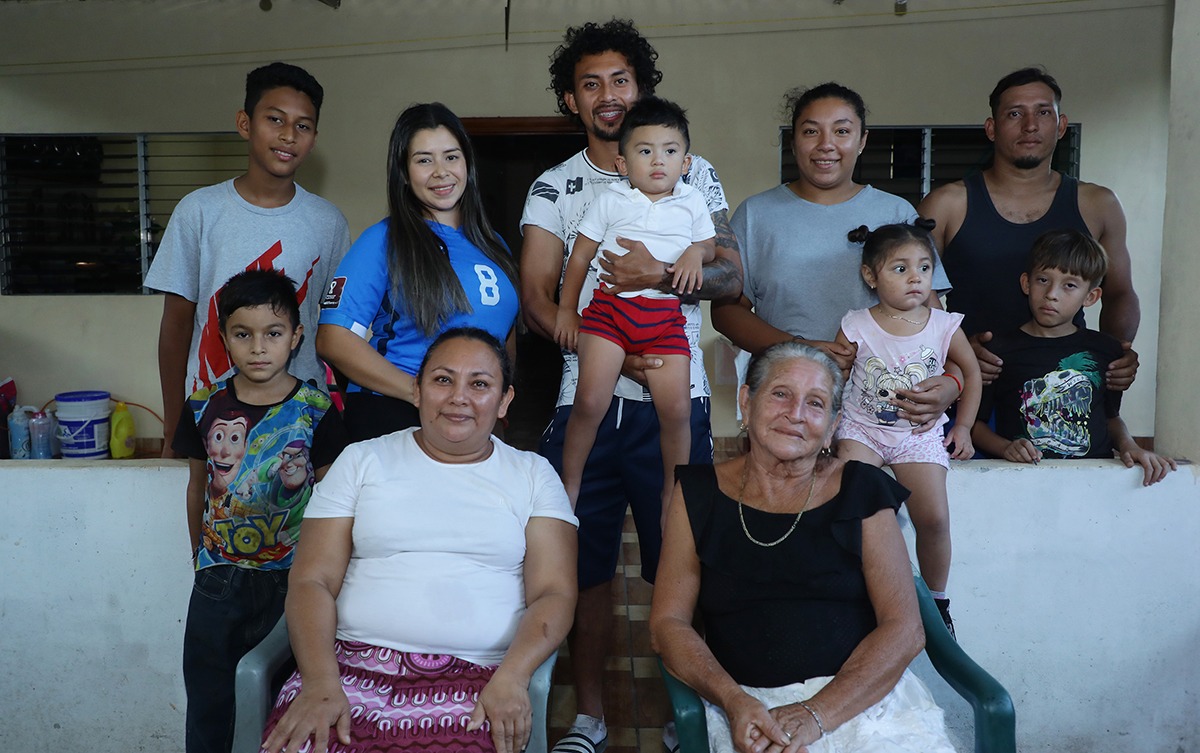 El volante de la Selecta, Bryan Landaverde, tiene su padrino ...