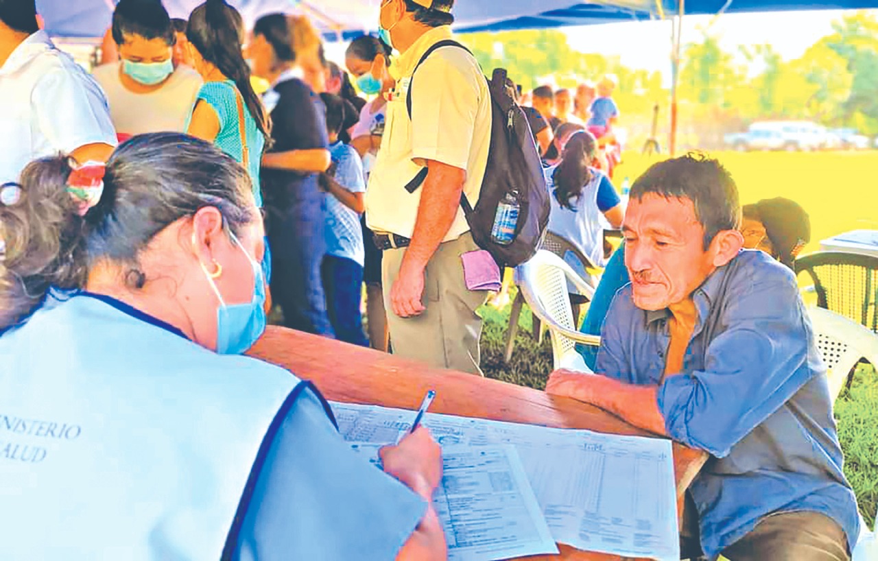 Gobierno acerca diversos servicios en Ozatlán - Diario El Salvador