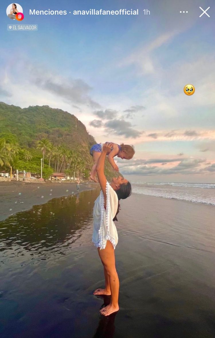 Actriz y cantante Ana Villafañe disfruta de las playas salvadoreñas ...