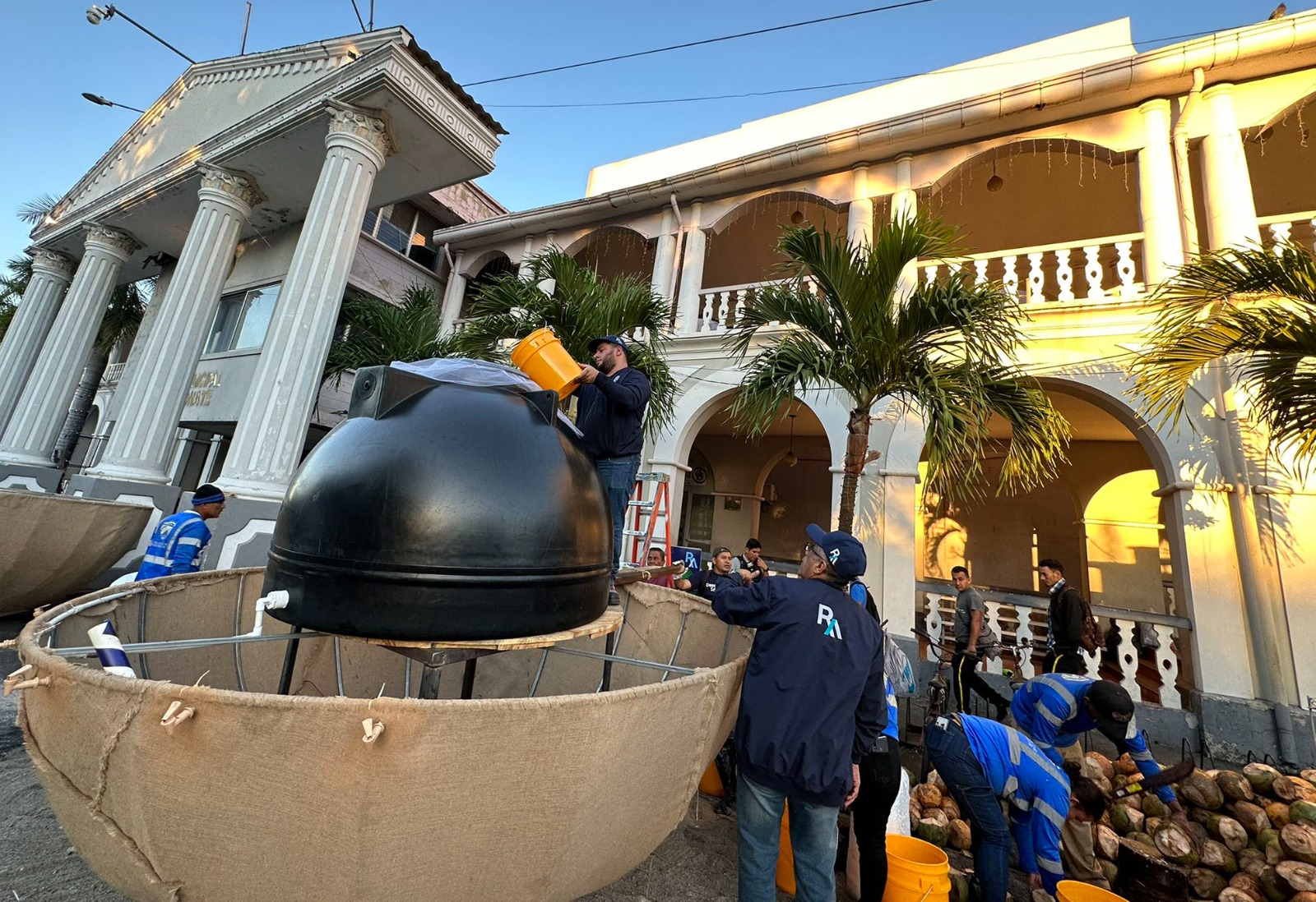 Elaboran coco y sopa de gallina gigantes en Sonsonate - Diario El Salvador
