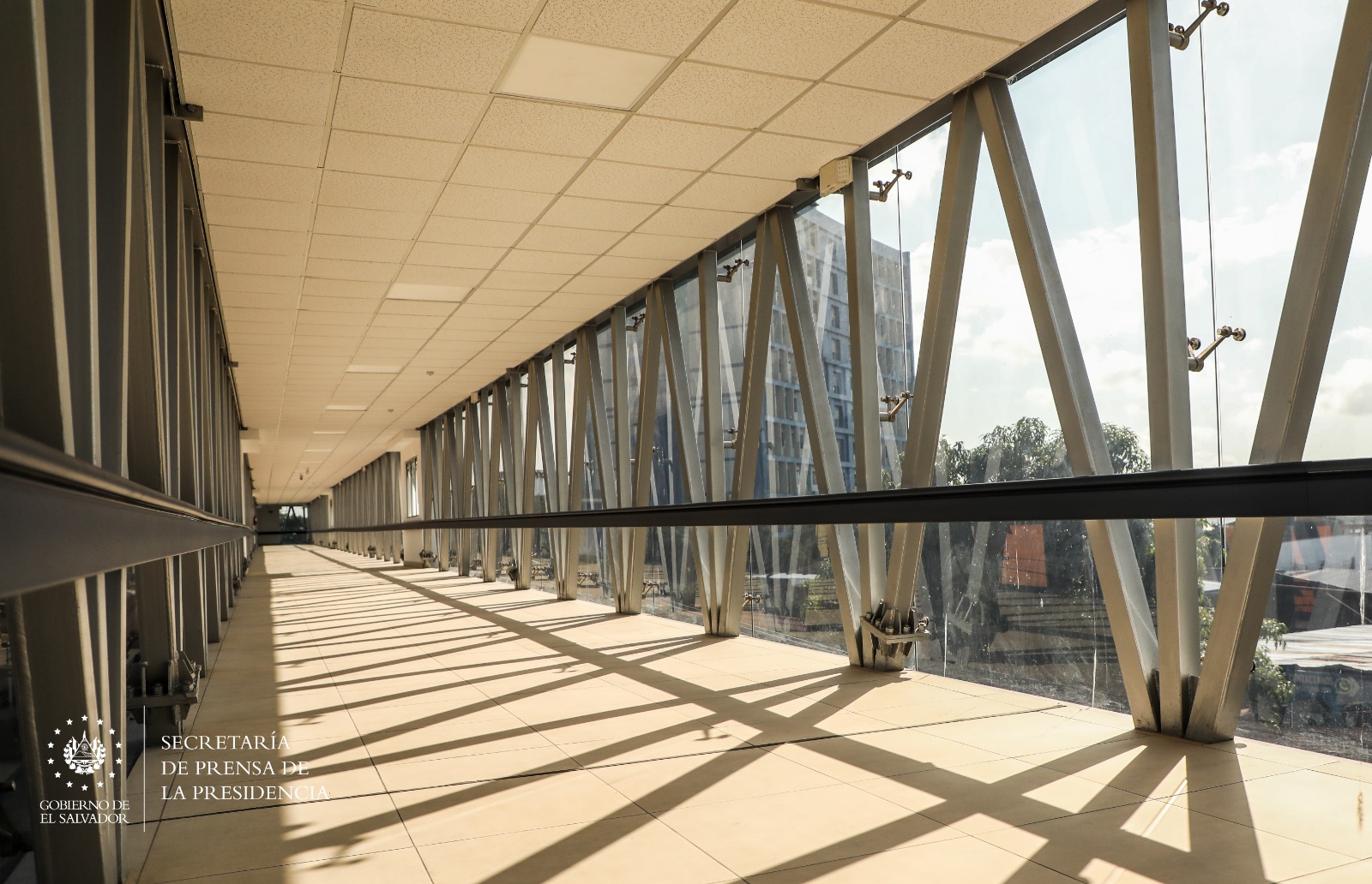 FOTOS/ Así luce la nueva pasarela que conecta los edificios del ...