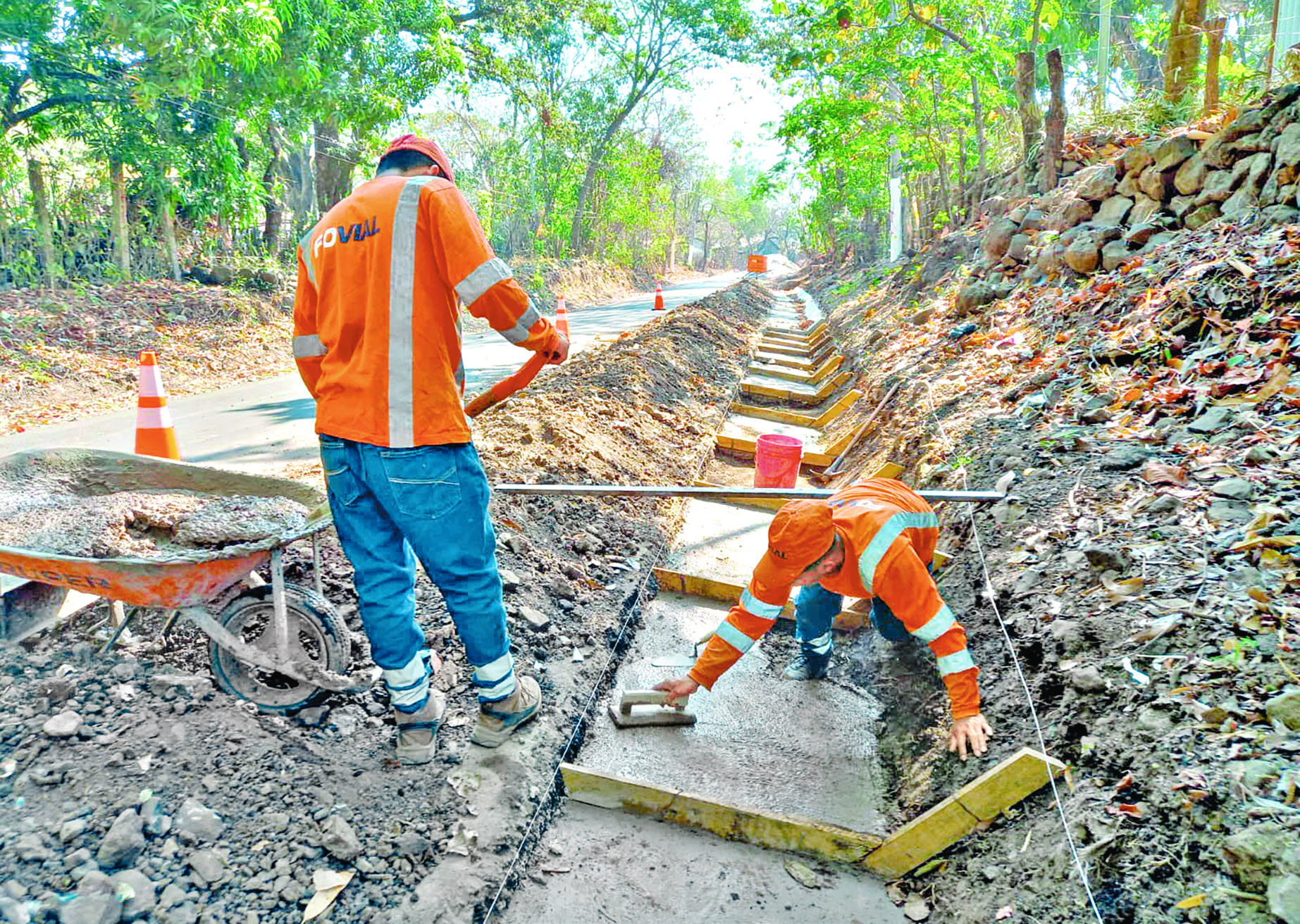 Construyen un sistema de drenajes en Los Apoyos – Diario El Salvador