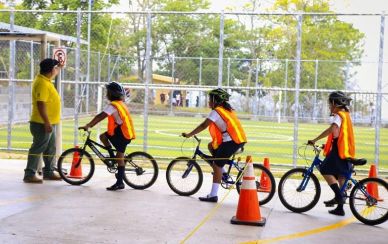 Estudiantes aprenden sobre seguridad vial en El Carmen, Cuscatlán ...
