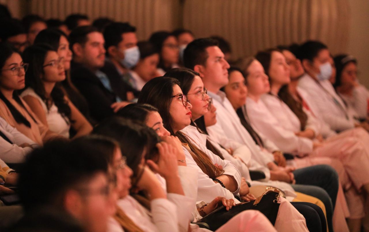 Médicos y personal de salud participa en charla magistral de parto ...