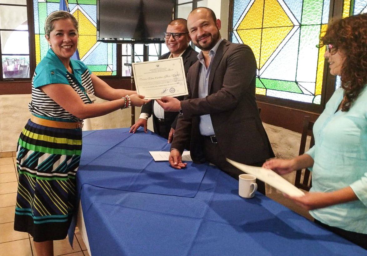 Juramentan a 13 pares evaluadores de la Dirección de Educación Superior ...