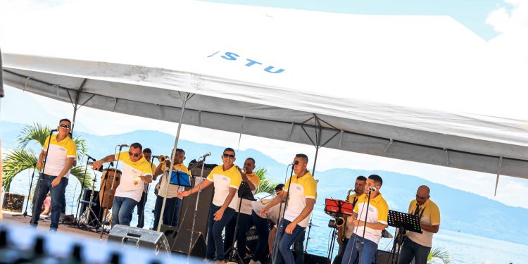 Orquesta de Centros Penales alegró a los visitantes del Parque ...