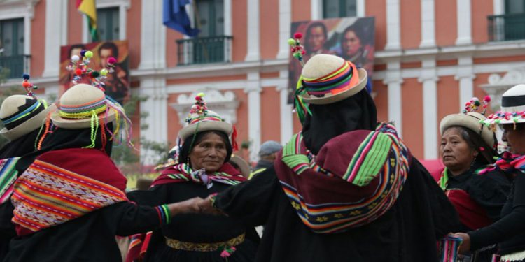 Bolivia estrena nueva Cédula de Identidad tras 48 años de la versión ...