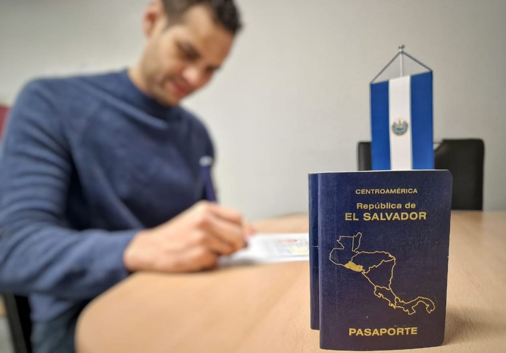 Conoce la forma para renovar tu pasaporte en línea - Diario El Salvador