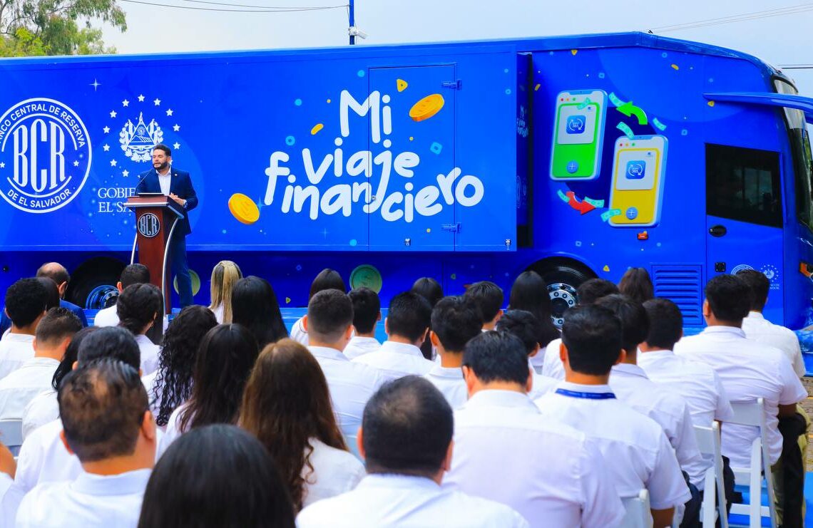 El bus «Mi viaje financiero» inicia su recorrido por todas las escuelas ...