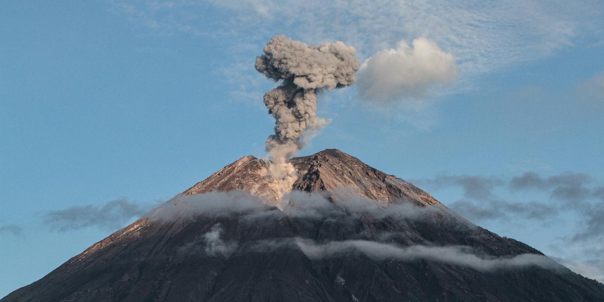 Volcán ecuatoriano Sangay mantiene alta actividad superficial con ...